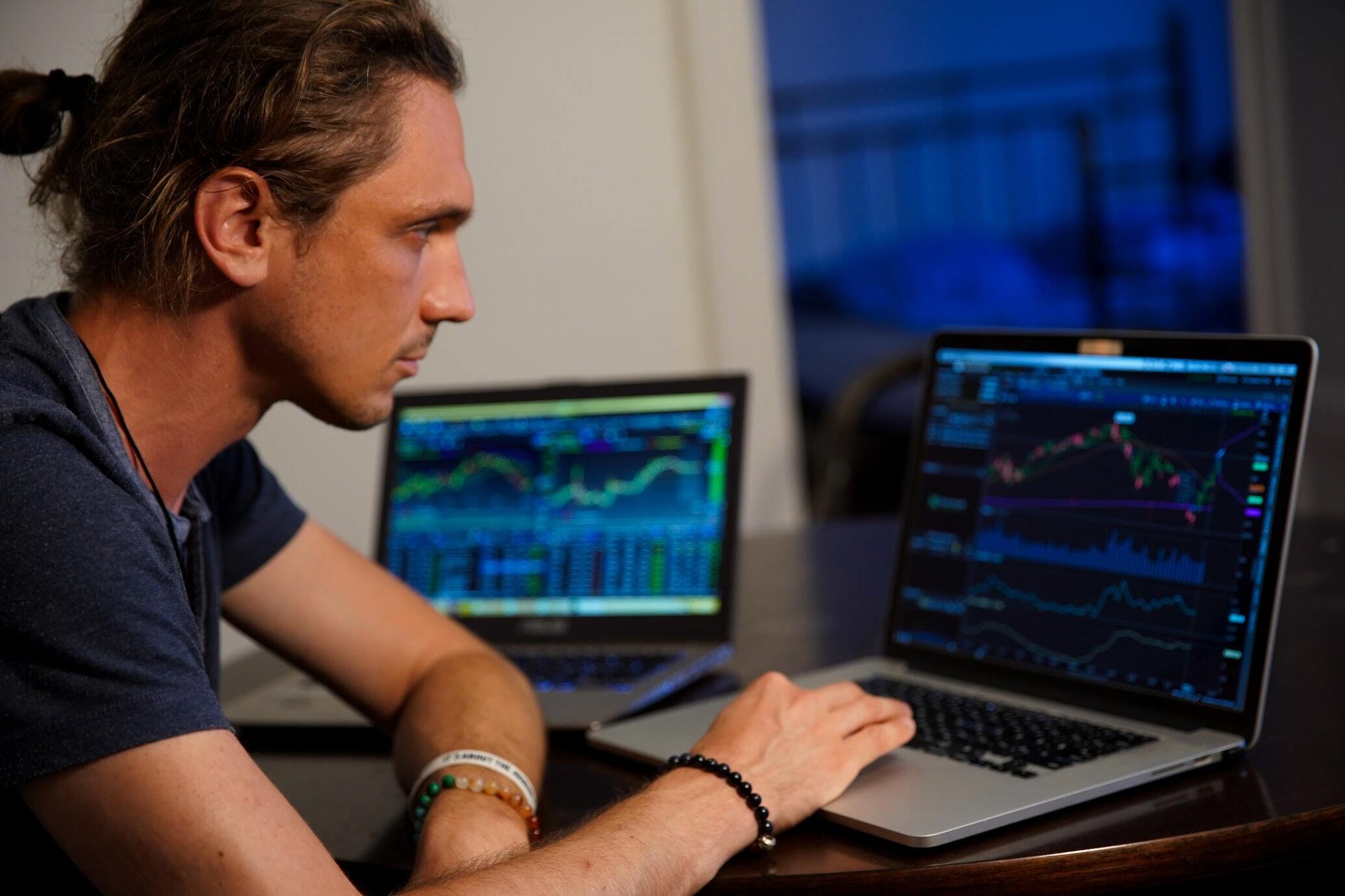 The Best Day Trading Desk Setup for Beginner | Mobile Pixels