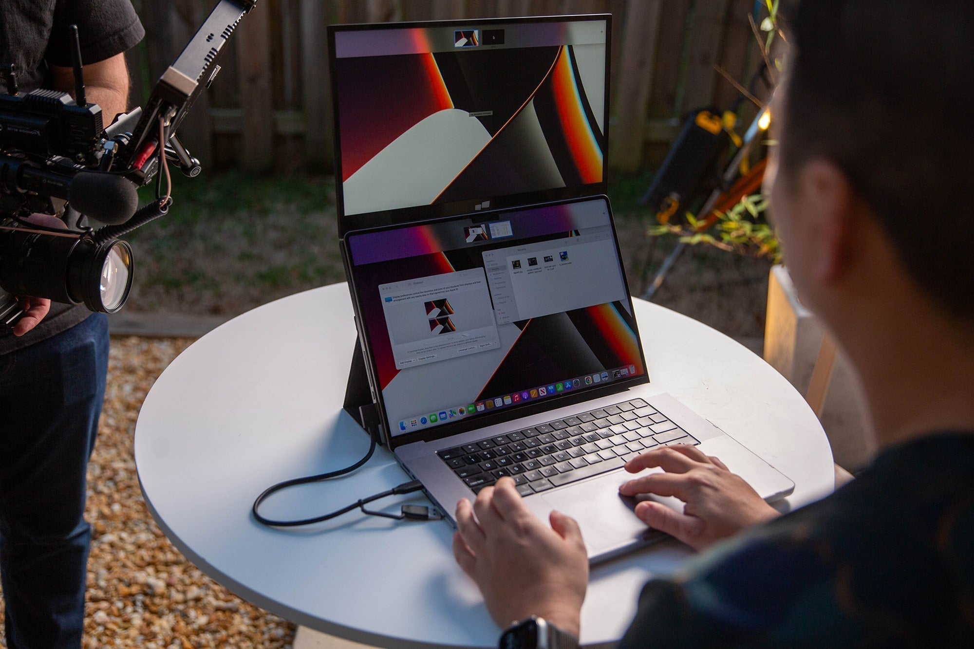 How Extra Screens Boost Collaboration in Meetings