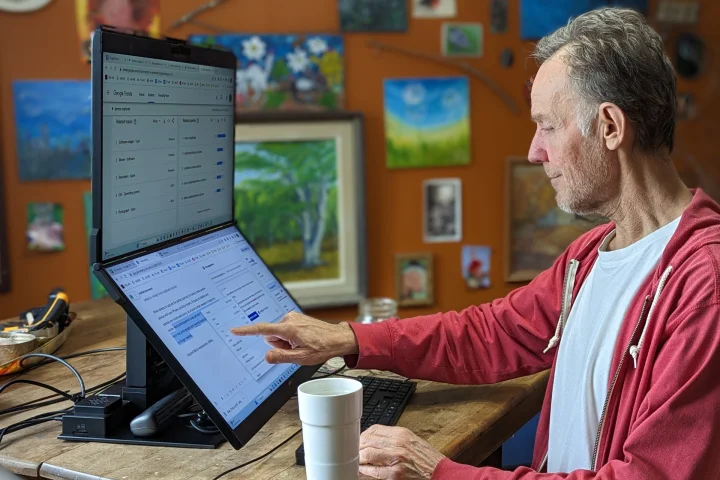 How Far Should Monitor Be Away From Face | Mobile Pixels